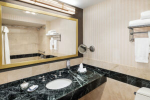 Deluxe King Room - Inn At Great Neck